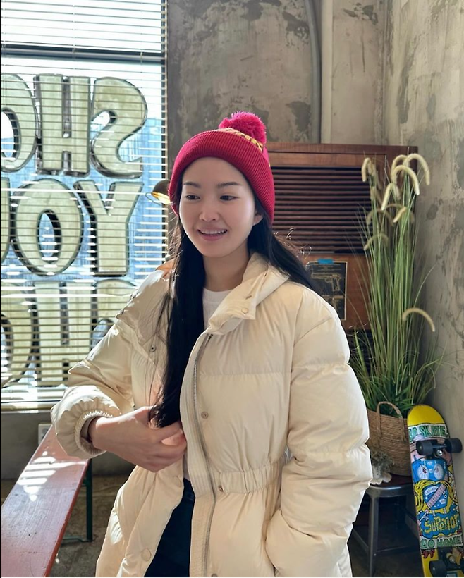 류이서 못 말리는 핫도그 사랑 귀여운 매력 뽐낸 패딩 비니 데님 팬츠룩 스타와 패션
