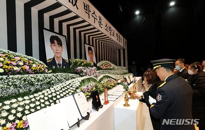 故 김수광 소방장과 故 박수훈 소방교 영결식