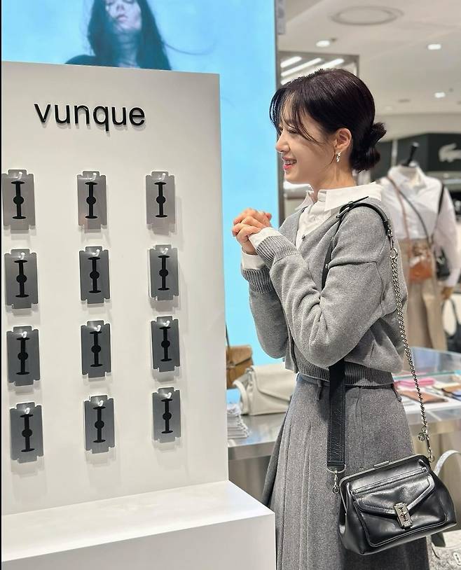 함은정 ‘러블리 뿜뿜‘ 보조개 웃음에 반하는 카디건 스커트 패션 스타와 패션
