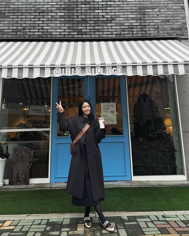 설현 아직 춥지만 얼죽아 사랑 청순한 코트 니트 스커트 패션 스타와 패션