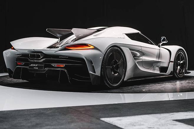 최고 속도 500km/h.. 세계 신기록 재도전하는 코닉세그 '이 모델' 정체 | 오토포크