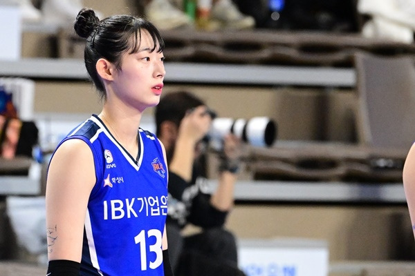 욕심나죠” 데뷔 첫 블로퀸 도전 190cm 거미손에 맞서는 2002년생 유망주 이제 Mb 정착 꿈꾼다