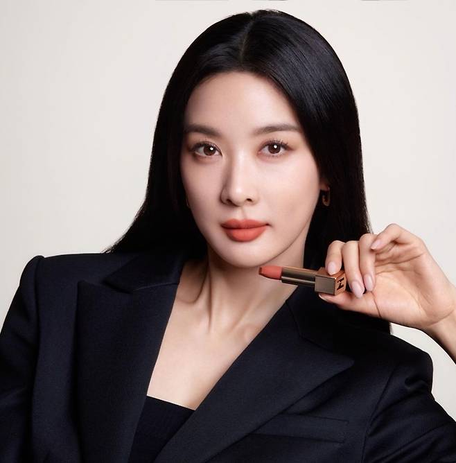 이청아 쿨톤and웜톤 넘나드는 가을 여신 매트 Vs 글로우 립 메이크업 뷰티는 내운명