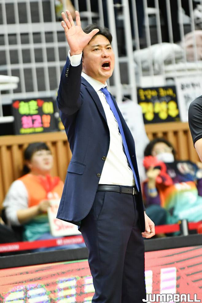 송영진 감독 모든 선수가 제 역할 해줬다”···조동현 감독 졌지만 많은 걸 얻었다”