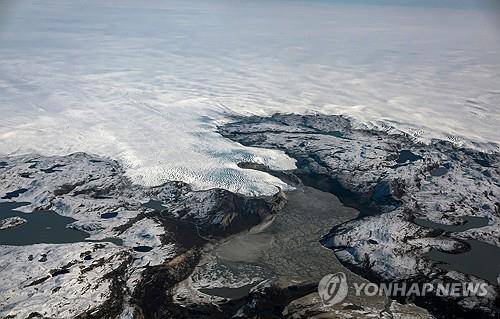 북극권 빙하 녹고 풀밭 늘어지하메탄 봉인뜯겨 온난화 악순환