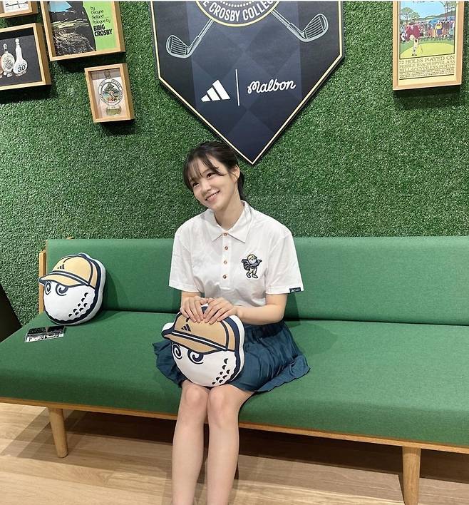 장예원 아나운서 봄 라운드 준비하셨나요 필드에서 더욱 화사한 셔츠 스커트룩 스타와 패션