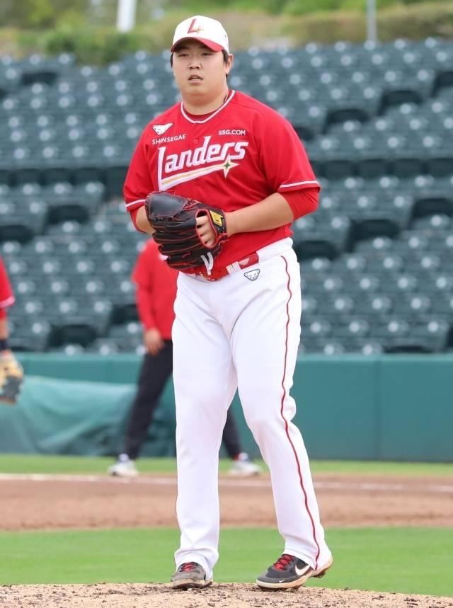 '멀티히트' 안상현-'최고 147km' 이로운 MVP 선정…SSG, 美 스프링캠프 첫 홍백전 실시