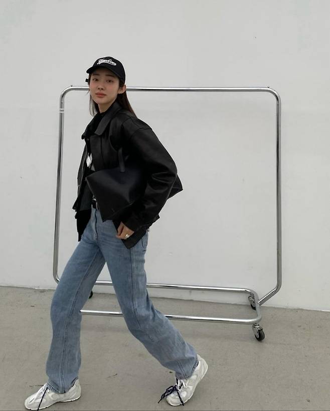 차정원 패션의 완성은 모자” 스타일리시한 캡 모자 가죽 재킷 패션 스타와 패션