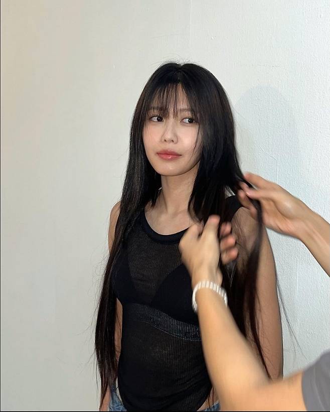 소녀시대 수영 헤어스타일만 바꿨는데이렇게 달라져 시스루 크롭톱 데님 팬츠룩 스타와 패션