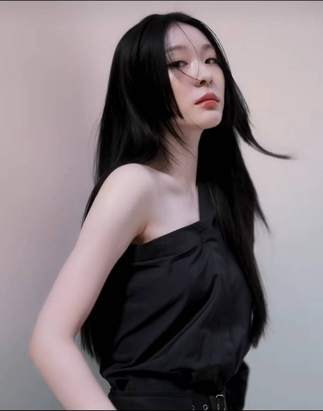 김연아 황금빛 자태 팔색조 매력 돋보인 오프숄더 정장 셋업 드레스룩 스타와 패션