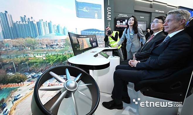 [MWC24] KT UAM 체험하는 마츠 그란리드 GSMA 사무총장