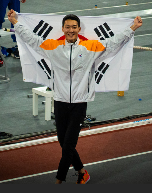 우상혁 세계실내대회 2연패 실패···아쉬운 동메달