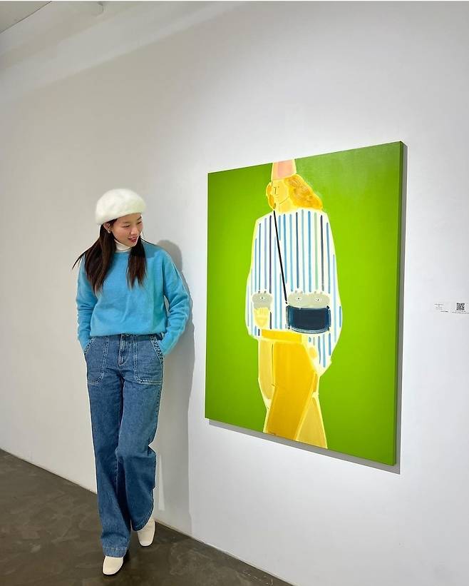 조윤희 조각 같은 미모 우아한 분위기 자랑한 스웨터 데님 팬츠룩 스타와 패션