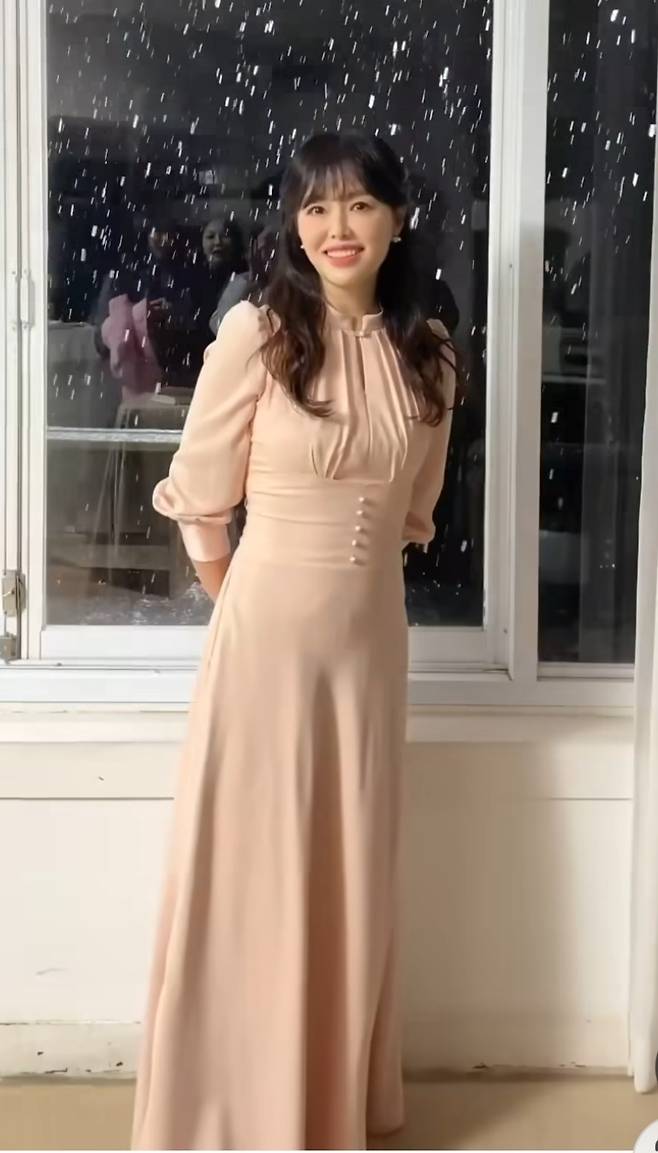 하희라 54세 나이 거스른 공주님 비주얼 청순한 핑크 드레스룩 스타와 패션