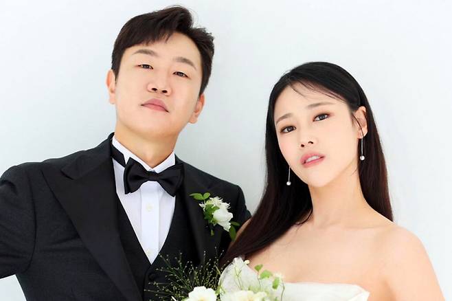 신동엽 사회 이효리 축가 하지원 주례” 개그맨 부부 결혼 경사” 셀럽스케치