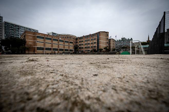 문 닫은 대도시의 고등학교 포토in