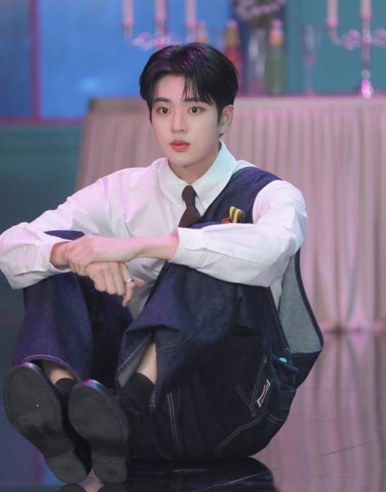 키 187 너무 잘생겨 고등학교 졸업식날 캐스팅된 비주얼 아이돌 스포엔 뉴세이
