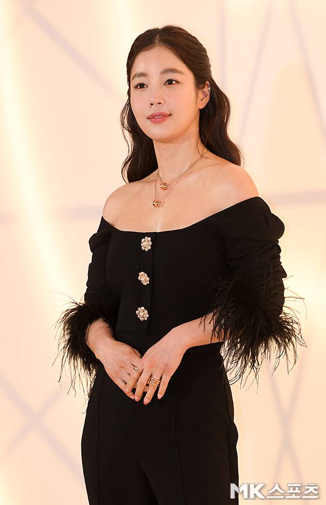 기은세 오늘 밤의 우아한 블랙 스완 고품격 오프숄더 블라우스 슬랙스 올블랙 패션 스타와 패션