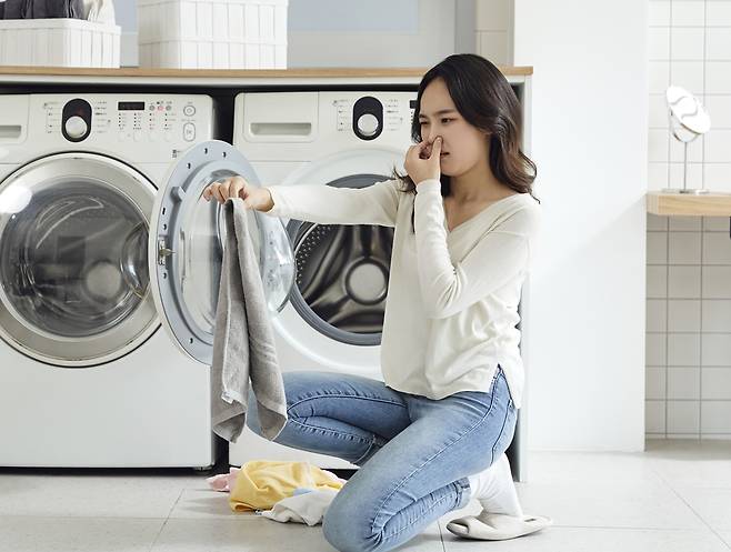 빨았는데 웬 퀴퀴한 냄새가 세탁기 ‘이곳 확인해보세요