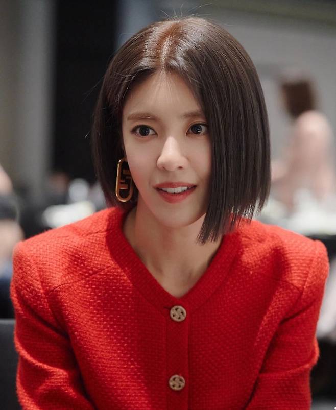 애둘맘 이윤지 41세 동안 미모 돋보이는 단발 태슬컷 스타일링 뷰티는 내운명