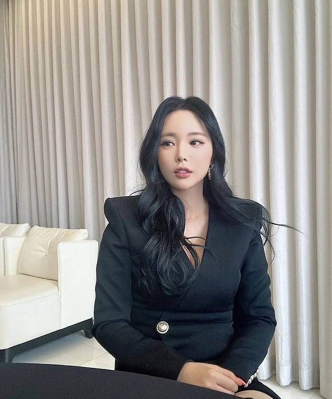 홍진영 너무 예뻐서 기절 긴머리 S컬펌 여신 머리로 레전드 미모 갱신 뷰티는 내운명