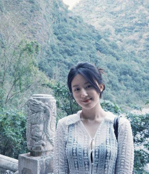 여자아이들 슈화 속옷 위에 시스루 카디건 ‘반전 매력 Da★
