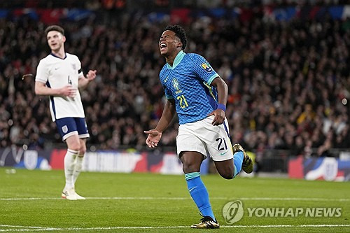 레알 마드리드 차기 스타 엔드릭 만 17세에 브라질 A매치 데뷔골울지 않으려고 노력했다