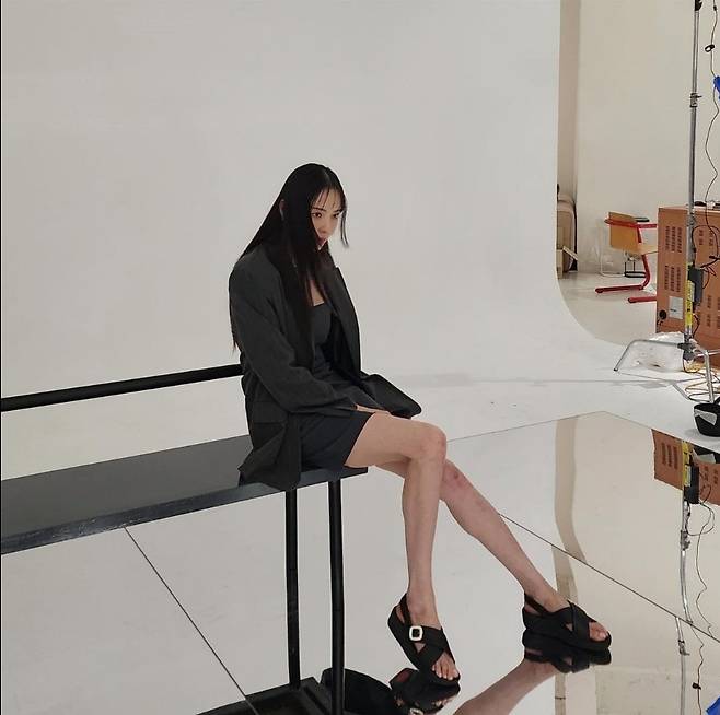이다희 176cm 맞아 키보다 길어 보이는 다리길이 자랑한 초미니 원피스 오피스룩 스타와 패션