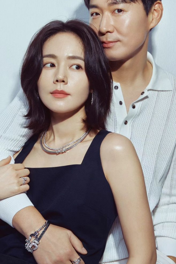 첫 경험이에요 결혼 19년 만에 커플♥ 화보 찍은 비주얼 탑 배우 부부 요즘뭐하니