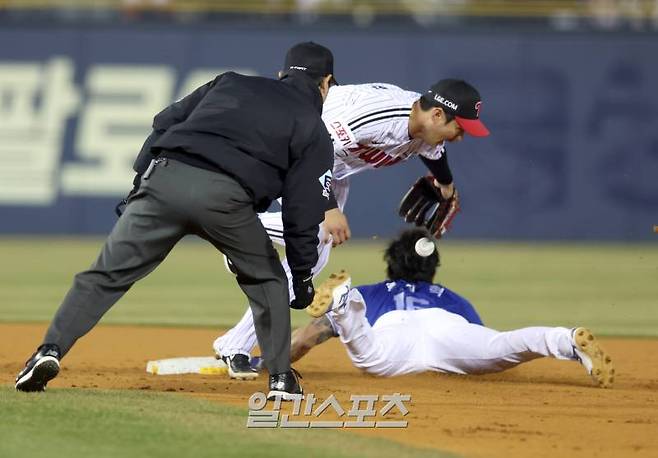 Is 잠실 부상 이송 삼성 류지혁 왼쪽 어깨 와순 일부손상 소견 내일 재검진