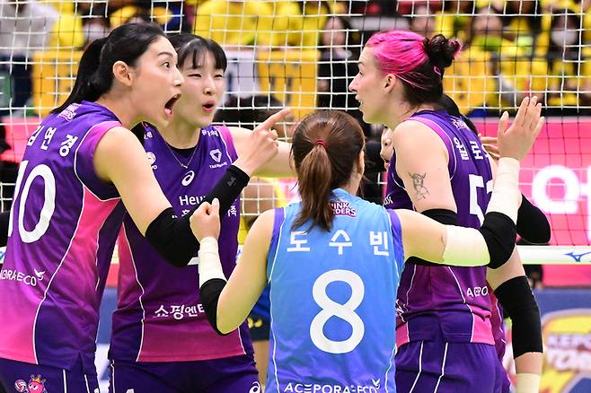 ‘절친 맞대결 양효진이 먼저 웃었다‘대역전극 현대건설 흥국생명 꺾고 챔프전 기선제압 현장리뷰
