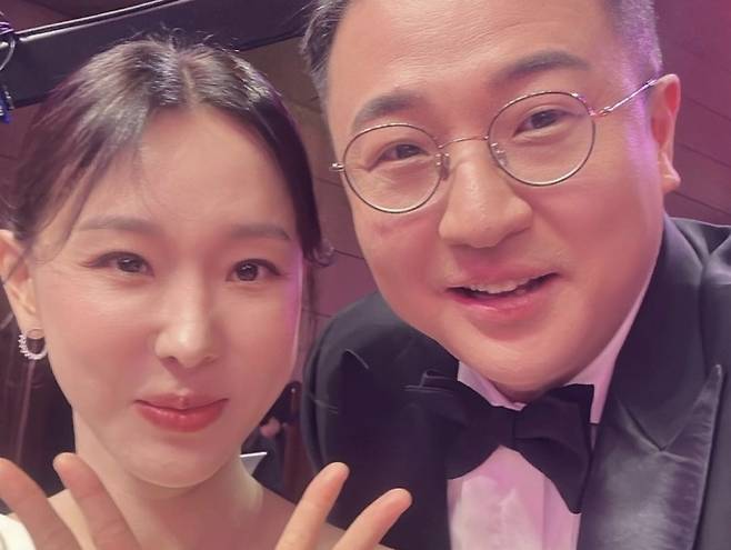 귀여운 딸 둘 낳고 행복한 방송인의 훈훈한 근황 맥스무비