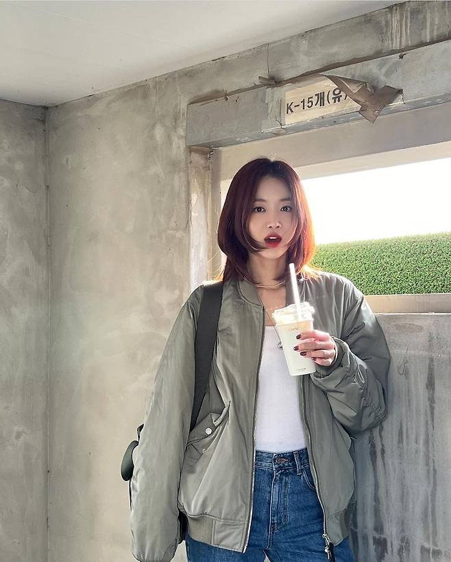 장희진 막 입어도 너무 예쁜 꾸안꾸 항공 점퍼 청바지 패션 스타와 패션