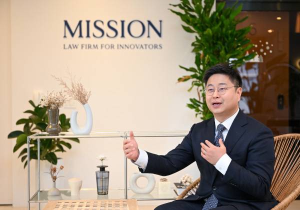 ‘돈 안되는 스타트업 전문 로펌 창업한 ‘성수동 호구