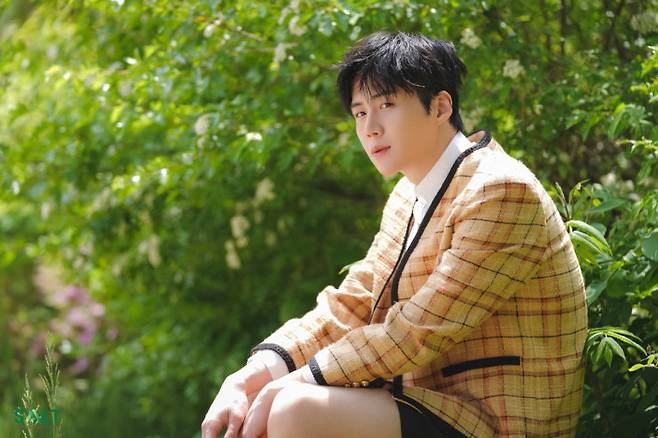 얼마나 잘 생겼길래 산책하다가 캐스팅된 탑배우 스포엔 뉴세이