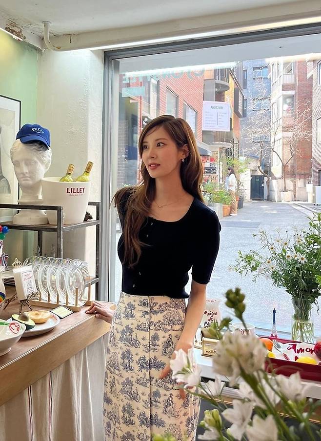 소녀시대 서현 성수동 난리난 패턴 스커트 우아한 올드머니 섬머룩 패션엔