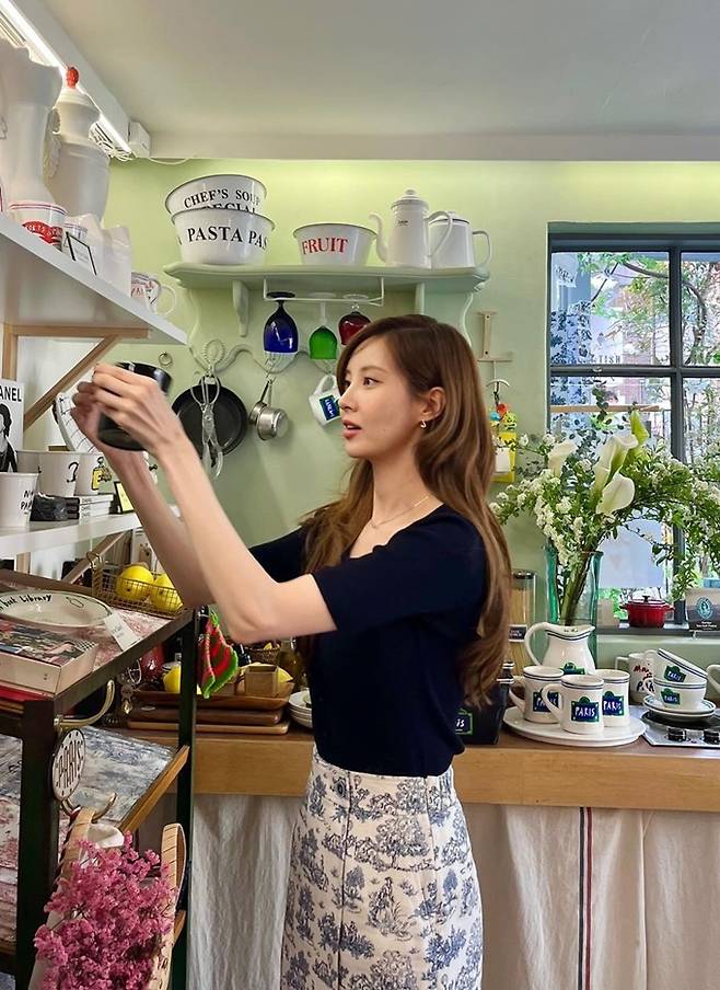 소녀시대 서현 성수동 난리난 패턴 스커트 우아한 올드머니 섬머룩 패션엔