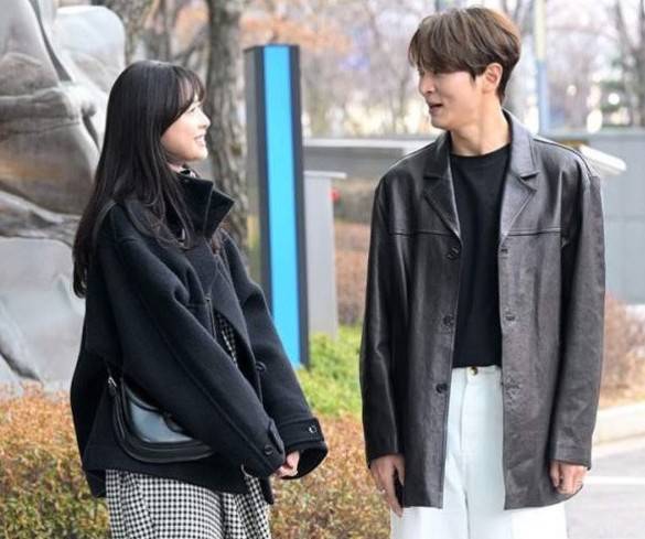 어쩐지 분위기 남달랐는데 매일 영상통화하고 매일 만나는 탑배우 커플 스포엔 뉴세이