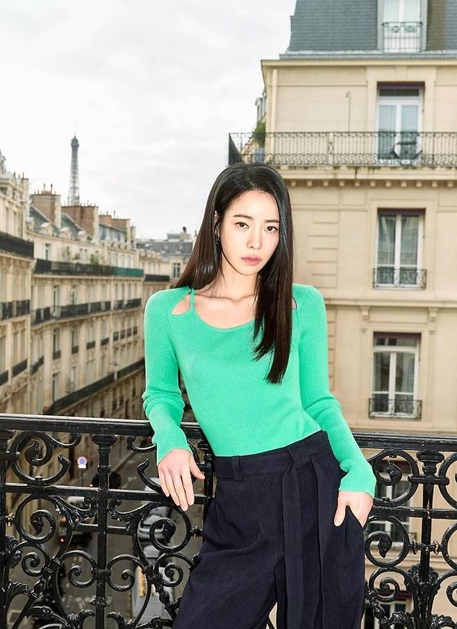 임지연 파리의 시크한 도회미 니트와 트위드의 세련된 프렌치 시크룩 패션엔