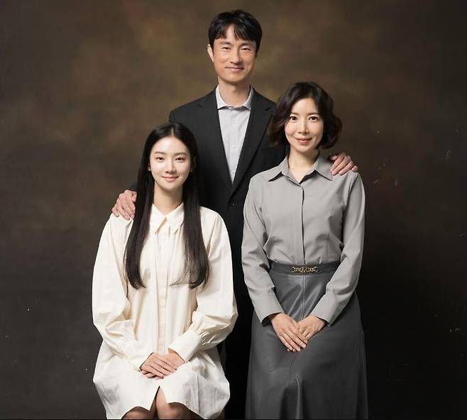 엄마아빠딸까지 모두 잘생기고 예뻐서 난리난 연예인 가족들 필더무비