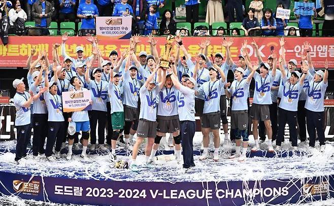 ‘외인 교체만 두 번 대한항공 탄탄한 선수층 앞세워 통합 4연패