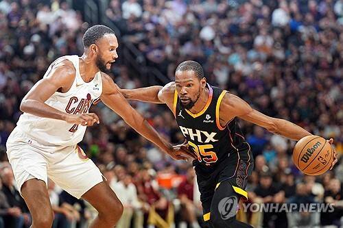 Nba ‘듀란트 부커 72점 합작 피닉스 클리블랜드 완파하고 다시 연승 가도