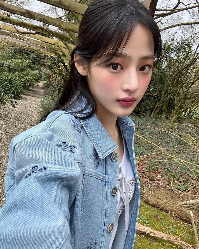 뉴진스 민지 셀카 공개순정만화 그림체 같은 미모