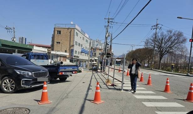내 땅에서 재개발 하지마” 보복성 펜스 설치 ‘대략난감 현장의 목소리