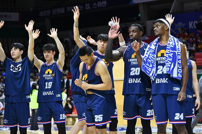 부산 KCC, 6강 PO 3차전도 서울 SK 대파…4강 PO서 리그 1위 원주 DB와 격돌