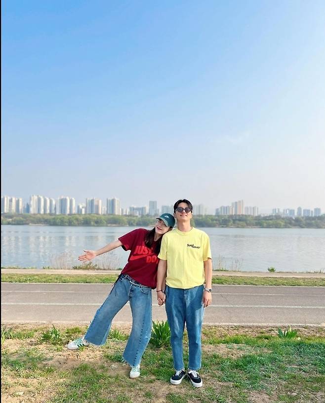 소이현 인교진과 티셔츠에 청바지 시밀러룩여전히 신혼 같아 스타와 패션