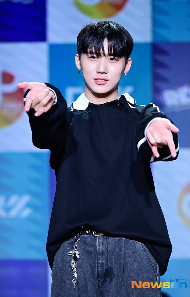 DKZ 재찬 “데뷔 5주년 믿기지 않아, 팬 사랑 덕분”