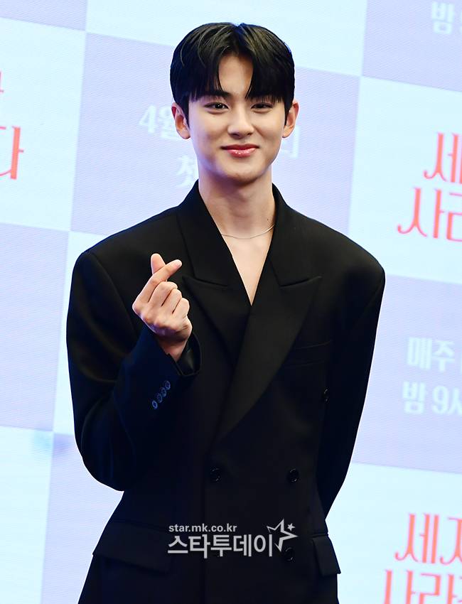 포토 김민규 곱디 고운 미소