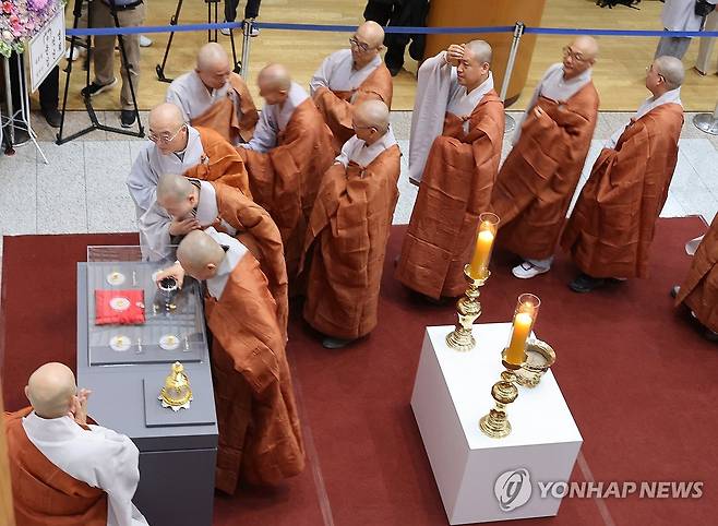 마침내 환지본처일제강점기 유출된 석가모니 사리 서울서 공개