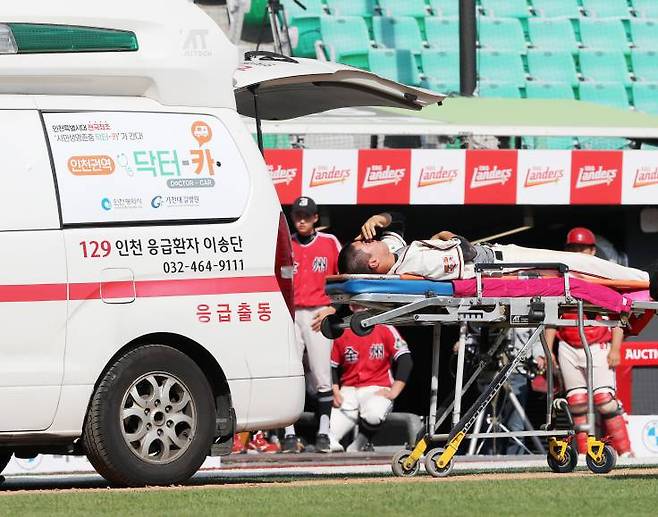 폭투에 볼넷 피홈런까지투수 최대어라던 정우주 결승서 5실점 신세계 이마트배